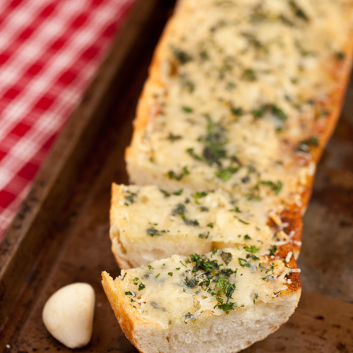 Easy Garlic Cheese Bread | Chew Out Loud